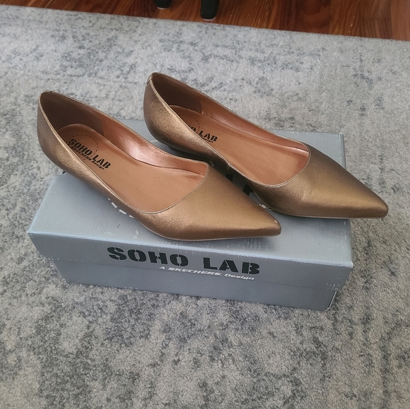 Soho Lab | Shoes | Soho Lab Gold Flats | Poshmark
